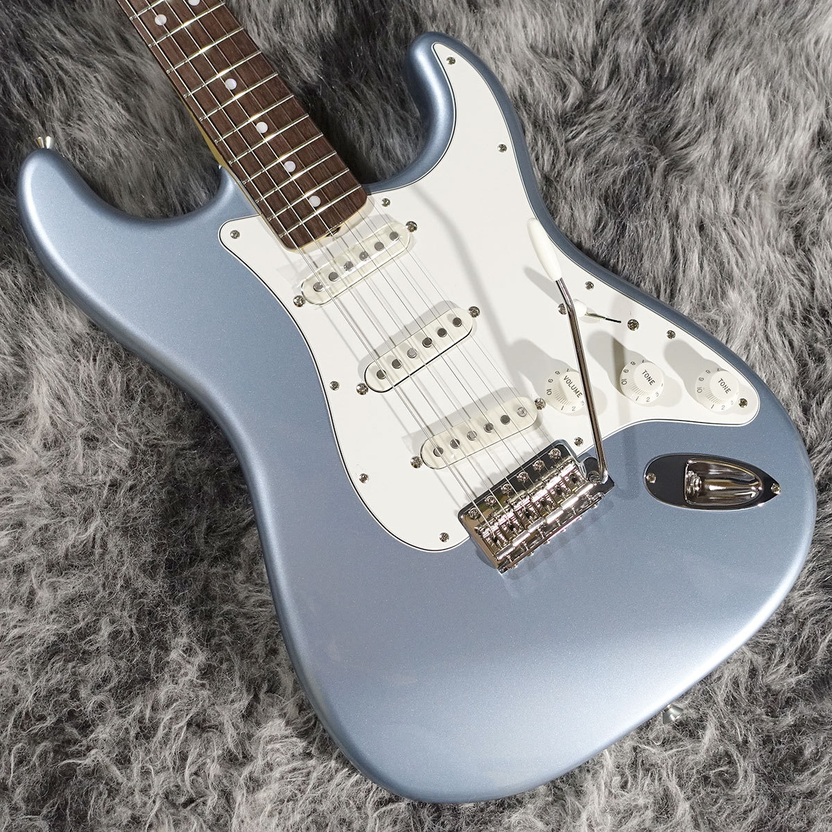 Fender FSR Collection Traditional Late 60s Stratocaster Ice Blue ...