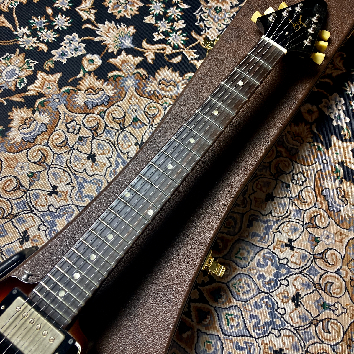 Bizen Works Burned FV Korina w/ Brazilian Rosewood FB (Sunburst) 2024（中古）【楽器検索デジマート】