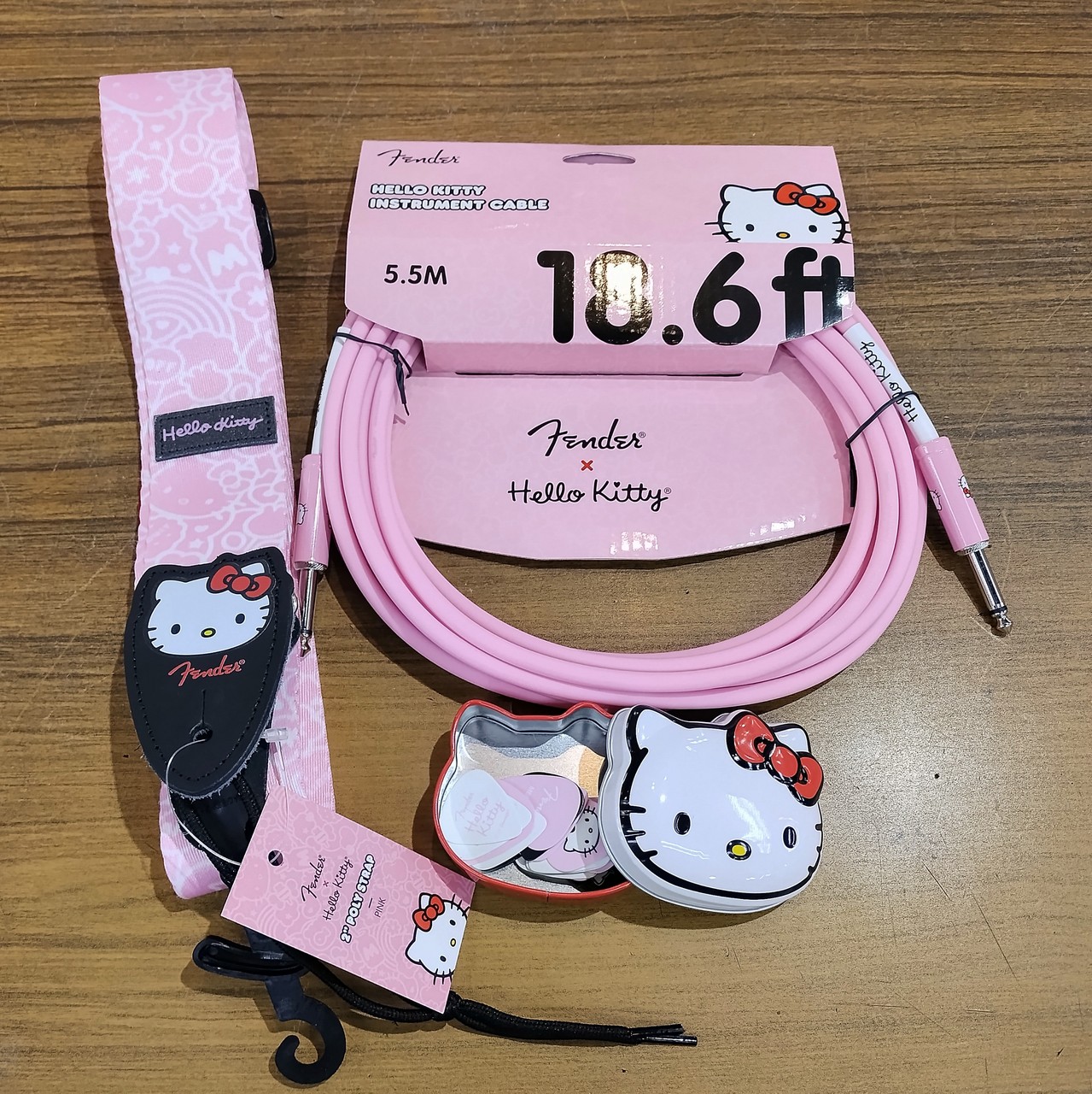 Fender Hello Kitty® Pink Poly Strap &シールド&ピック（新品）【楽器検索デジマート】
