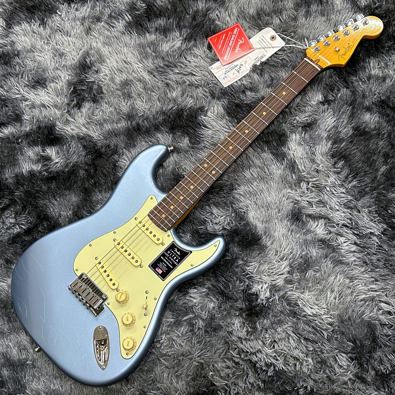 Fender American Ultra Luxe Vintage '60s Stratocaster Ice Blue Metallic ...