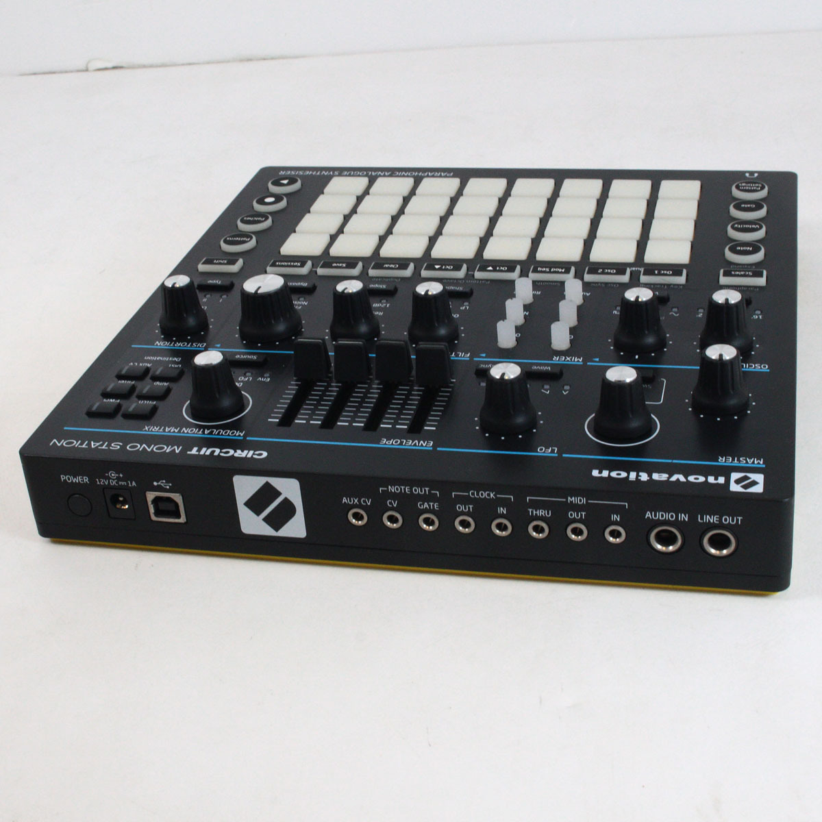 Novation Circuit Mono Station 【渋谷店】（中古）【楽器検索デジマート】