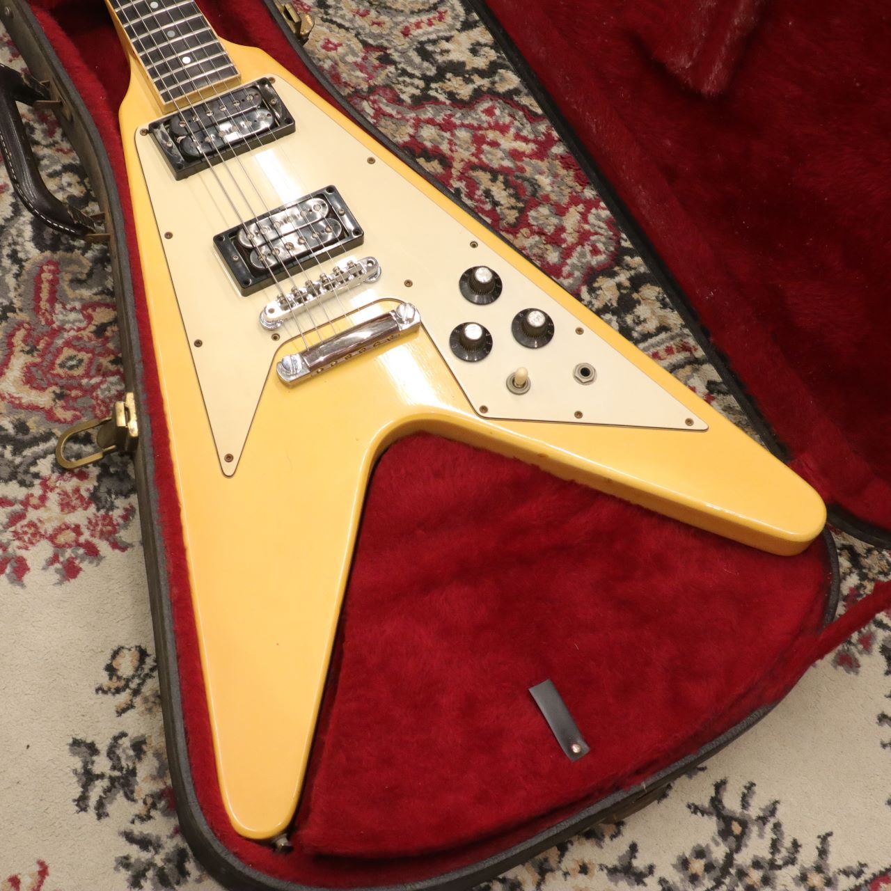 Gibson Flying V (1982年製Vintage) White ≒3.21kg（ビンテージ）【楽器検索デジマート】