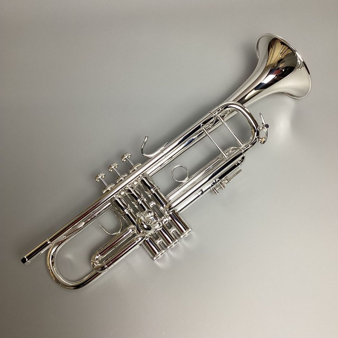 Bach 180ML37SP イエローブラス・シルバー仕上げ B♭ トランペット 【37ベル】（新品/送料無料）【楽器検索デジマート】