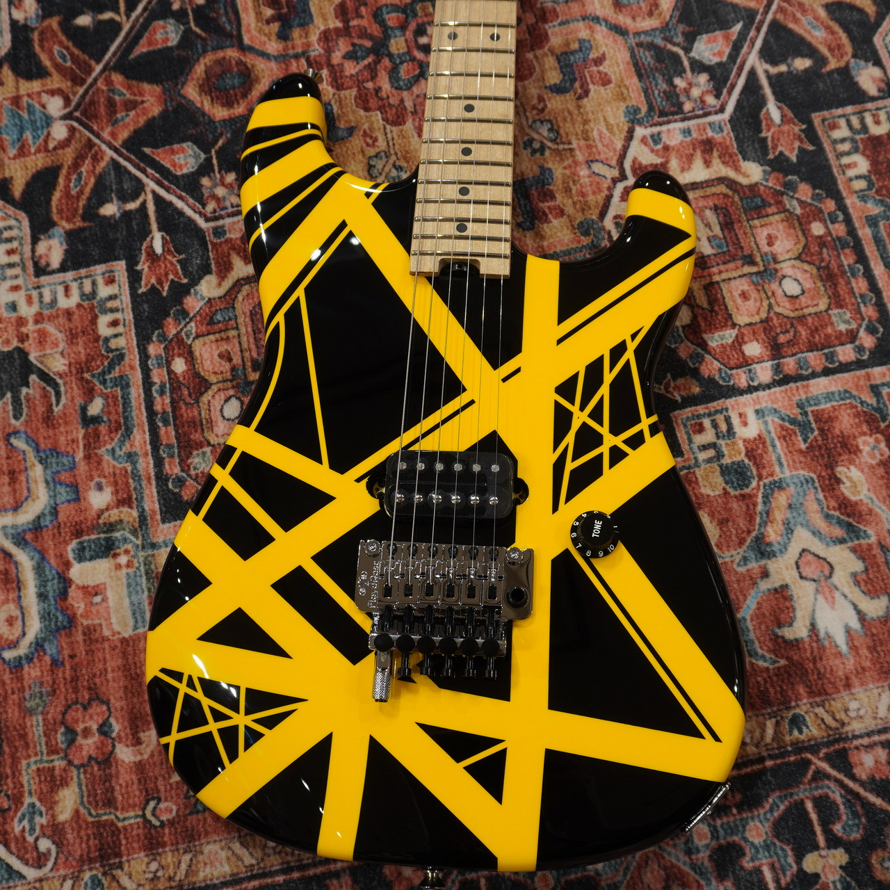 EVH Striped Series Black with Yellow Stripes【特価】（新品特価/送料無料）【楽器検索デジマート】