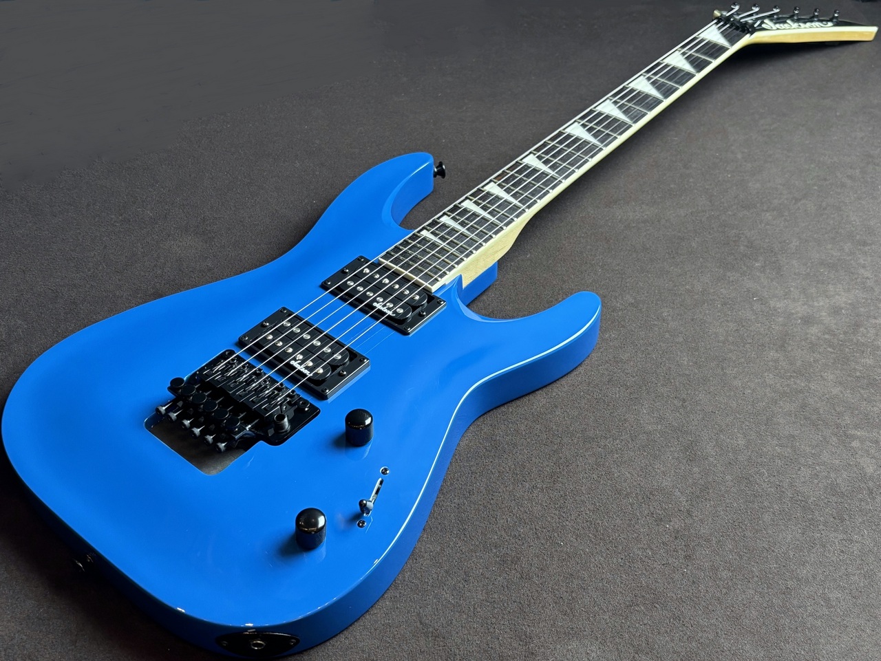 Jackson JS32 DINKY Bright Blue（中古）【楽器検索デジマート】