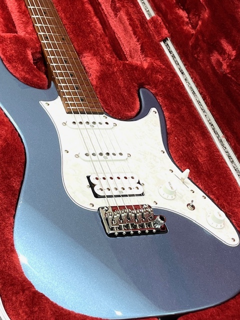 Ibanez AZ2204 ICM(Ice Blue Metallic)（B級特価/送料無料）[デジマートSALE]【楽器検索デジマート】