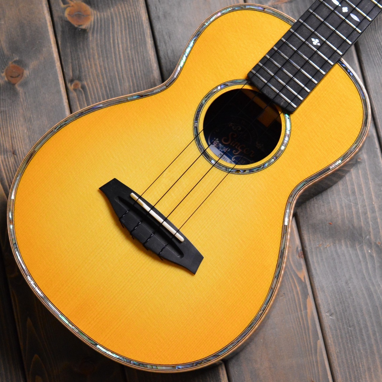 aNueNue Singer RT5R-LS Moon Spruce Top Lemon Sunburst Tenor（新品特価/送料無料 ...