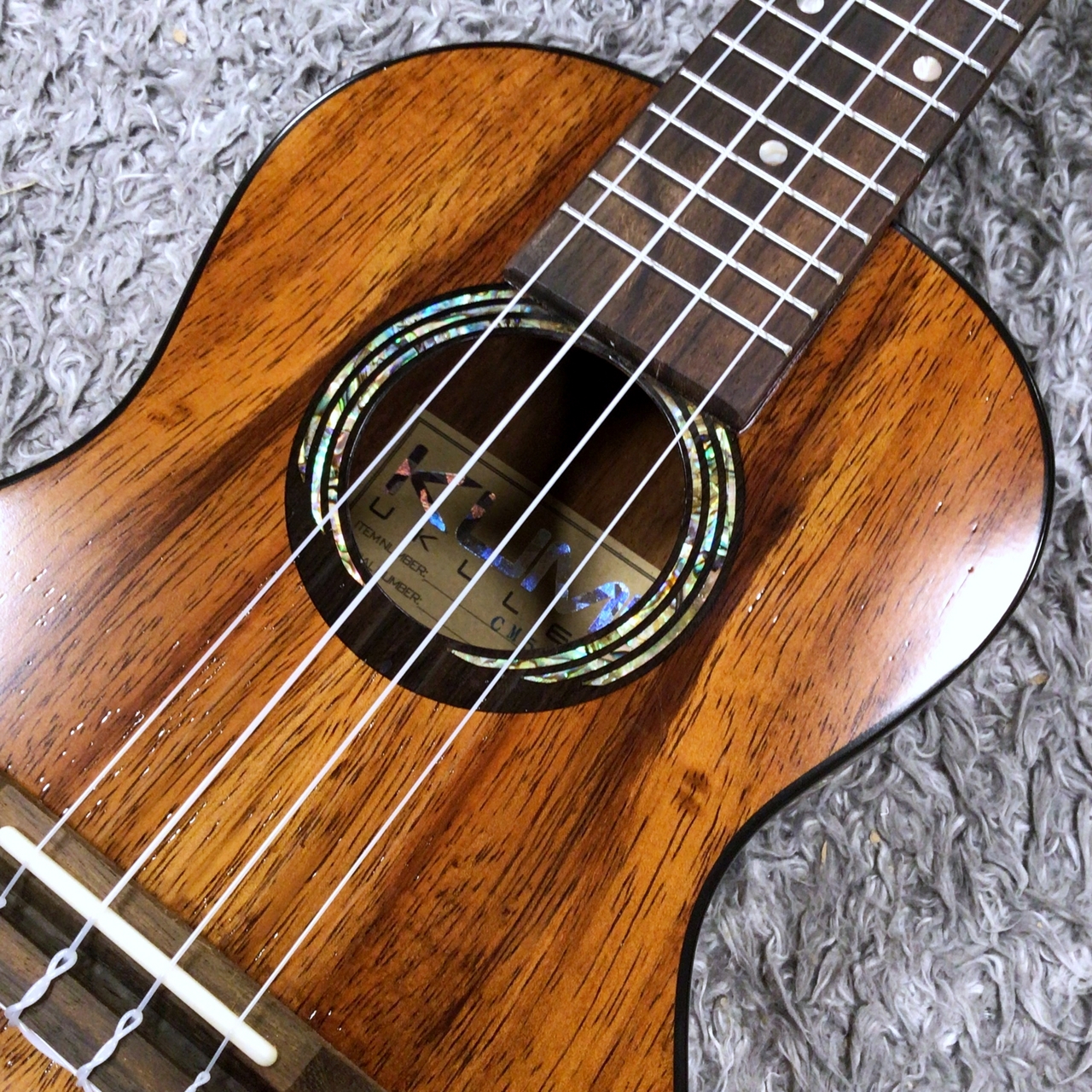 KUMU Concert Tuxedo CM54A 【コンサート・サイズ】（新品/送料無料）【楽器検索デジマート】