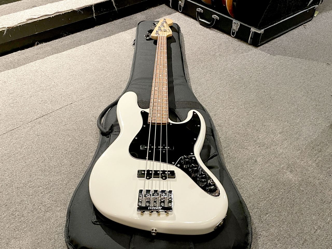 Fender DELUXE ACTIVE JAZZ BASS（中古）【楽器検索デジマート】