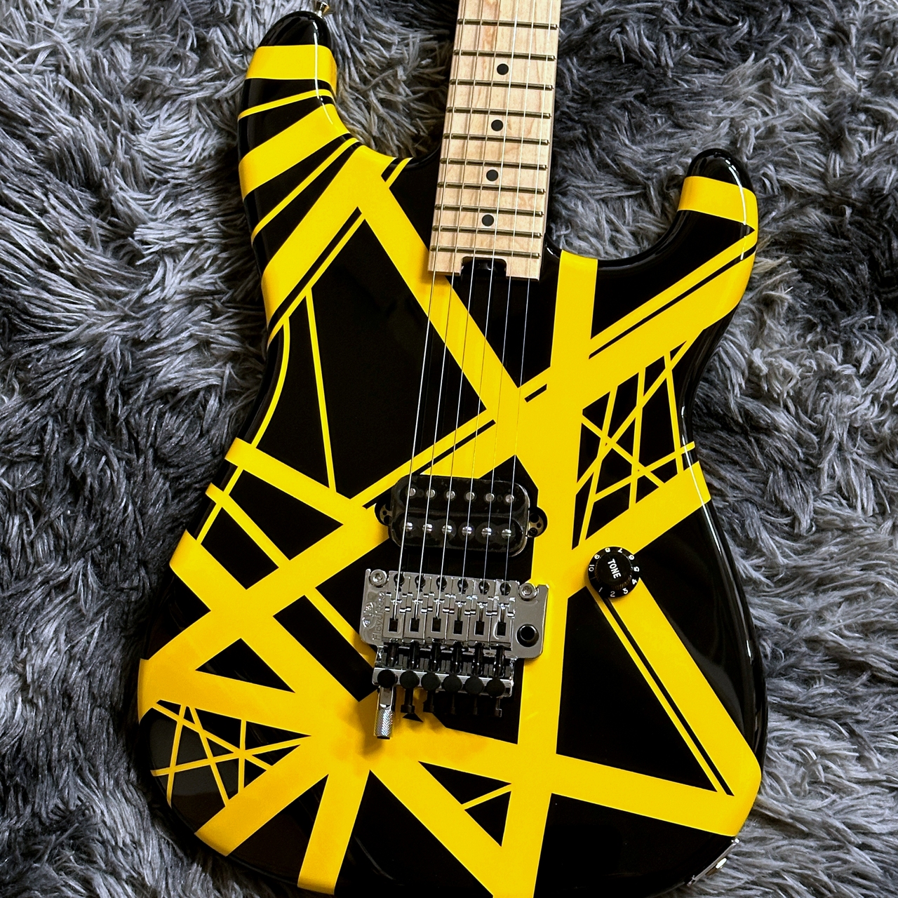 EVH Striped Series Black with Yellow Stripes【特価】（新品特価/送料無料）【楽器検索デジマート】
