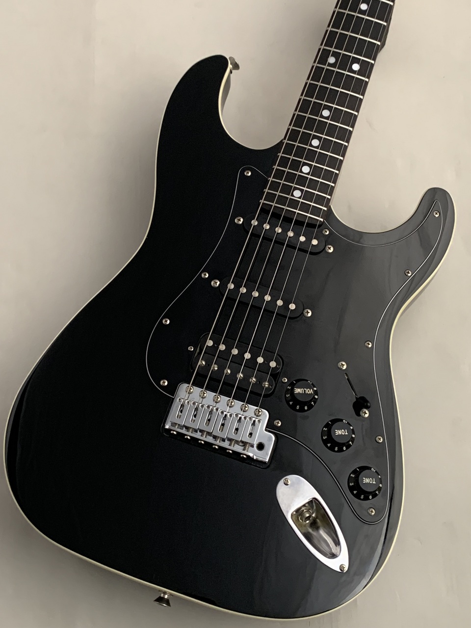 Fender 【2017年製中古】Aerodyne Strat Medium Scale HSS ～Black～【3.45kg】（中古）【楽器 ...