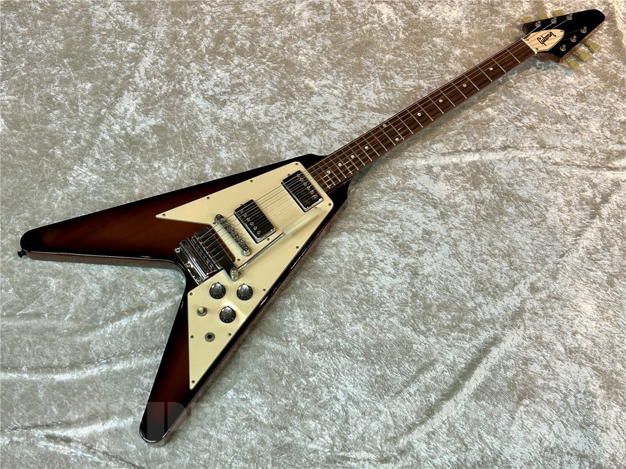 Gibson Custom Shop Historic Collection 1967 Flying V w/Maestro Vibrola ...