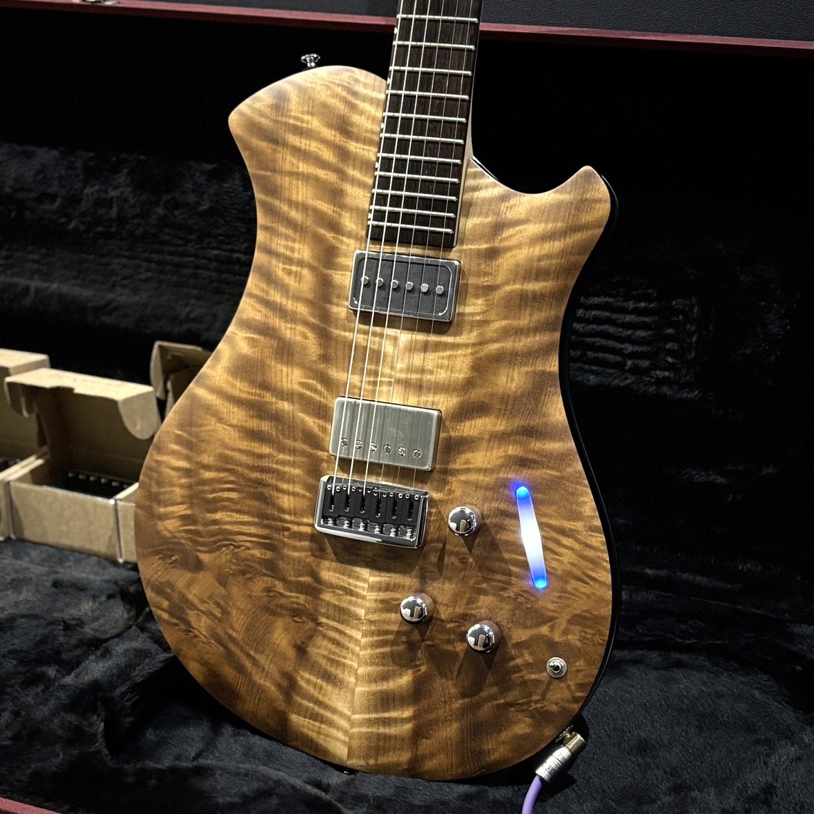 Relish Guitars Eucalyptus Mary with Pickup Swapping and Piezo 専用Cream T ...