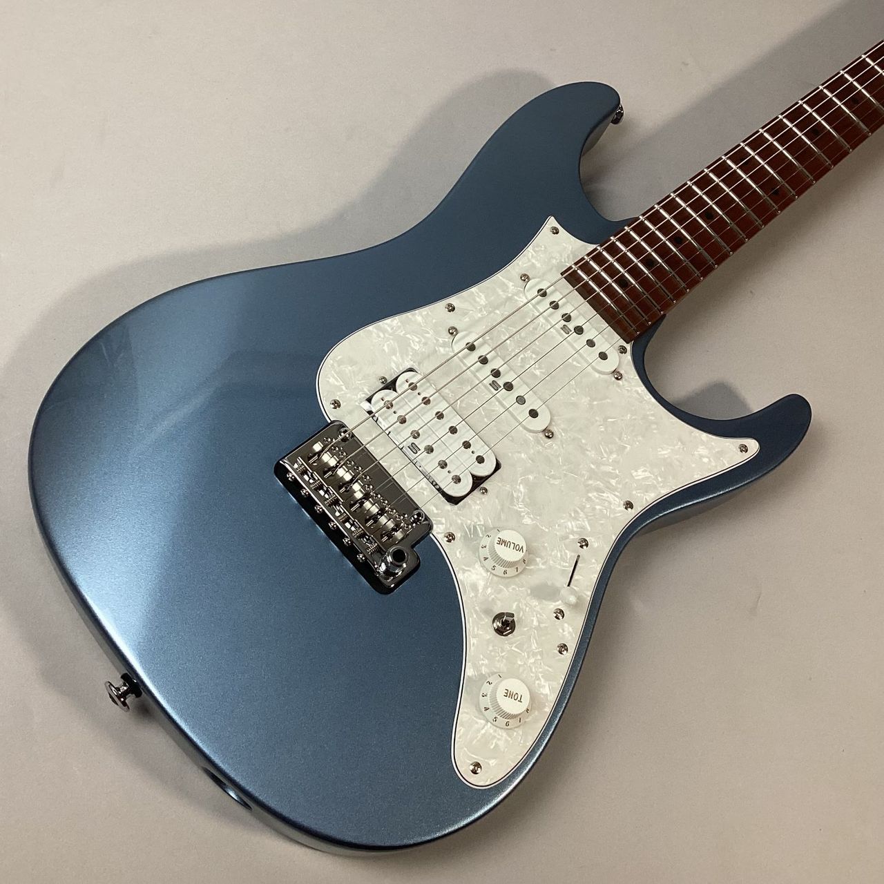 Ibanez AZ2204 Ice Blue Metallic エレキギター AZシリーズAZ2204-ICM（新品/送料無料）【楽器検索デジマート】